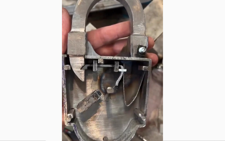 3D design Warded Padlock - Tinkercad